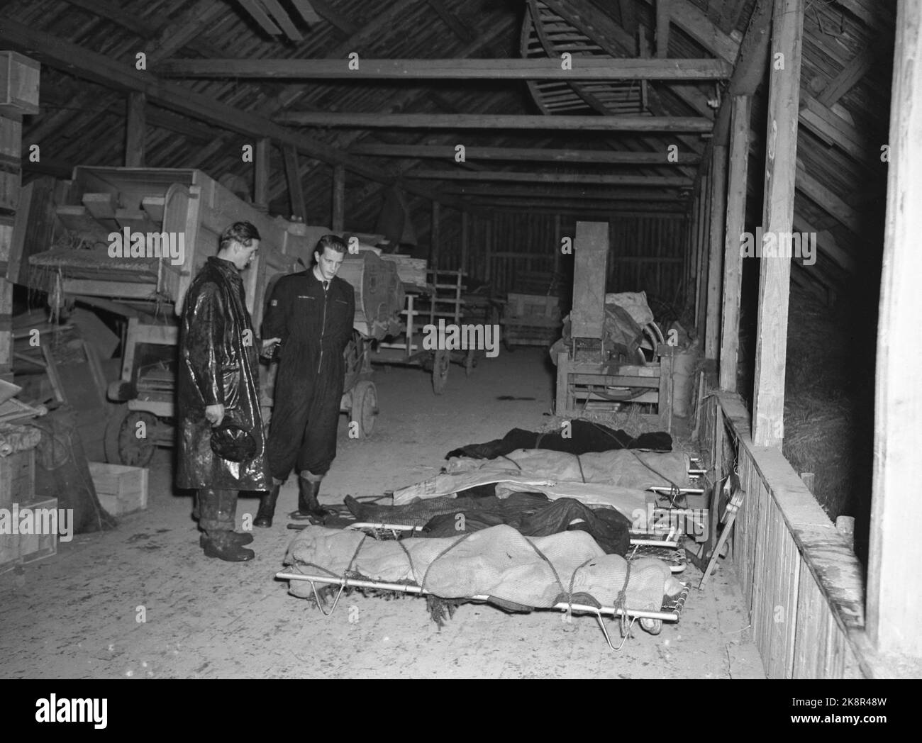 Hurum. A Dutch aircraft with, among other things, 29 Jewish Refugees ...
