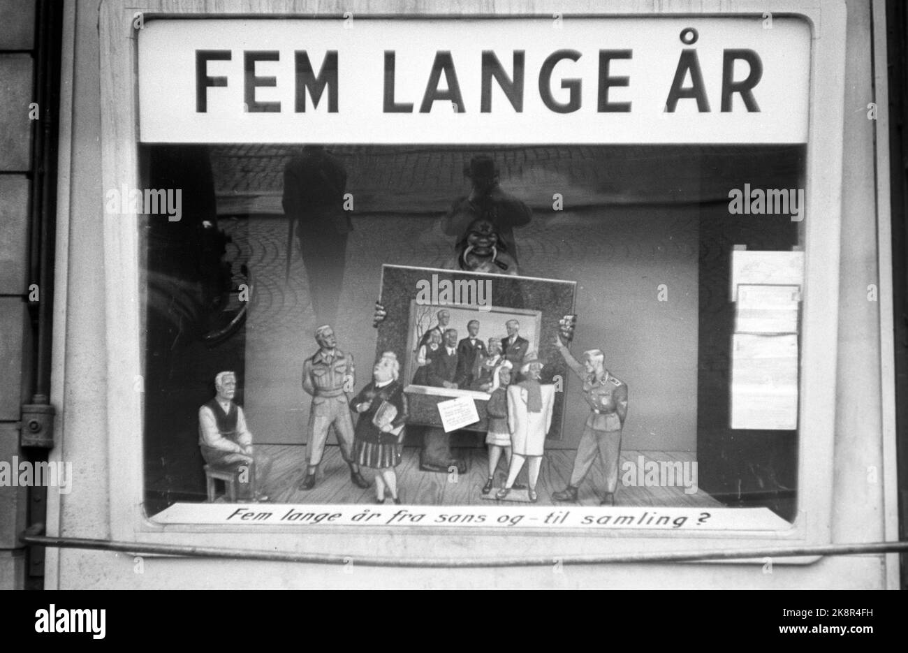 WW2 Oslo 19450420 German Statsban's information office. Window ...