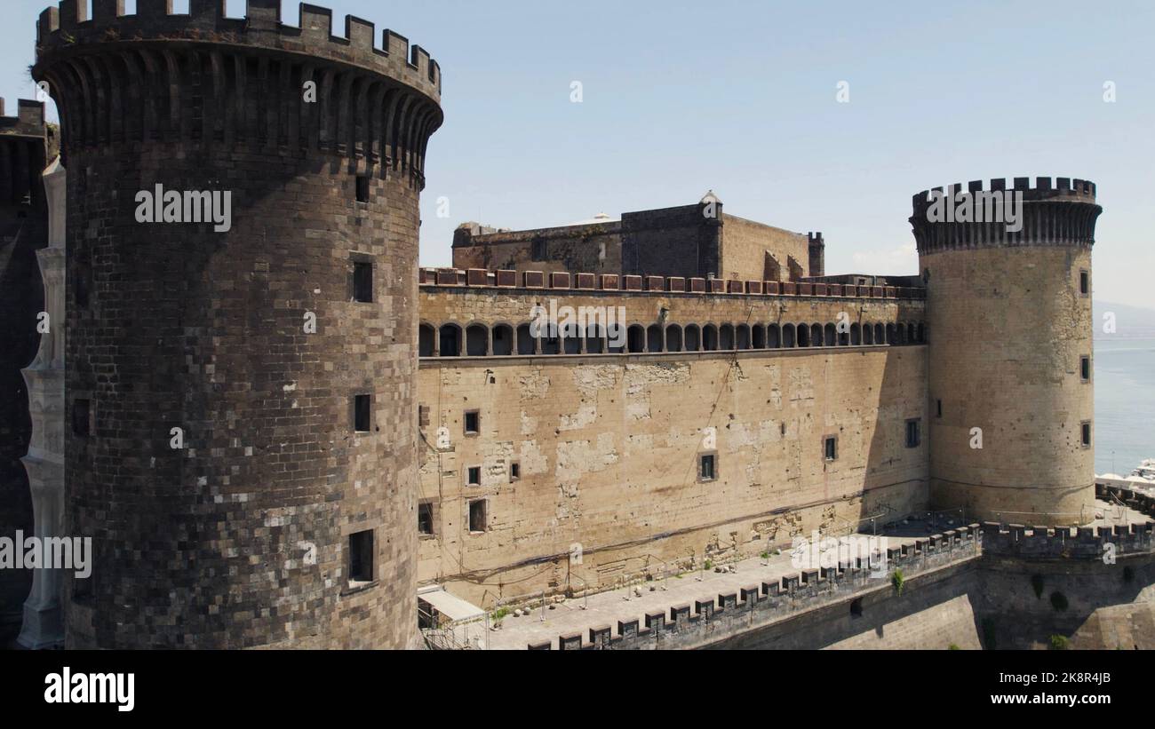 Castel nuovo a napoli hi-res stock photography and images - Alamy