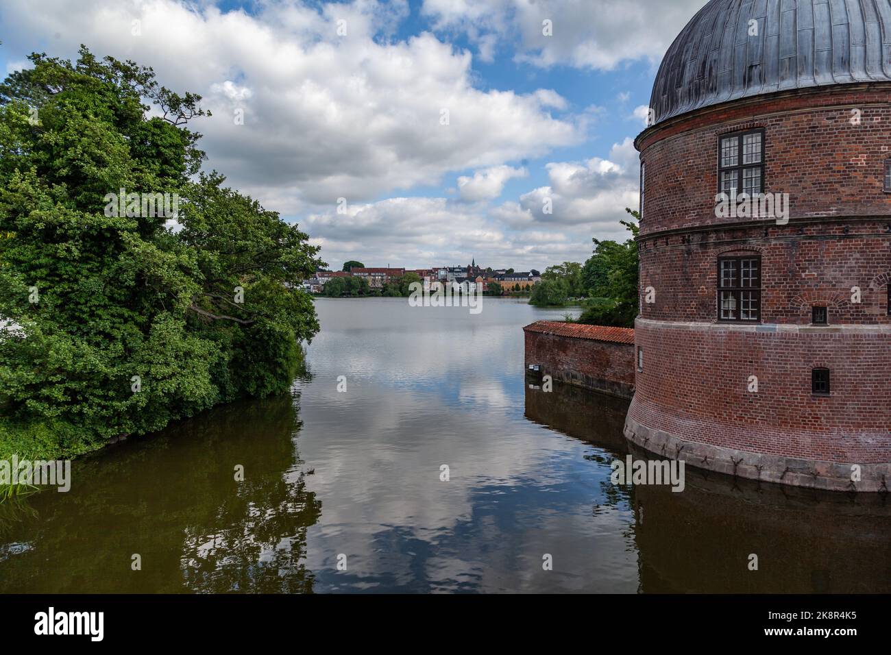 The beautiful lake and stone wall of Frederiksborg castle in Hillerod ...