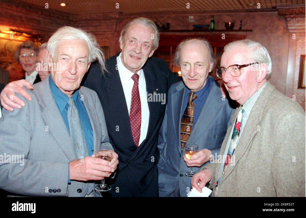 Oslo 19960229 Erik Bye turns 70,-celebration at Tostrup basement. Here ...