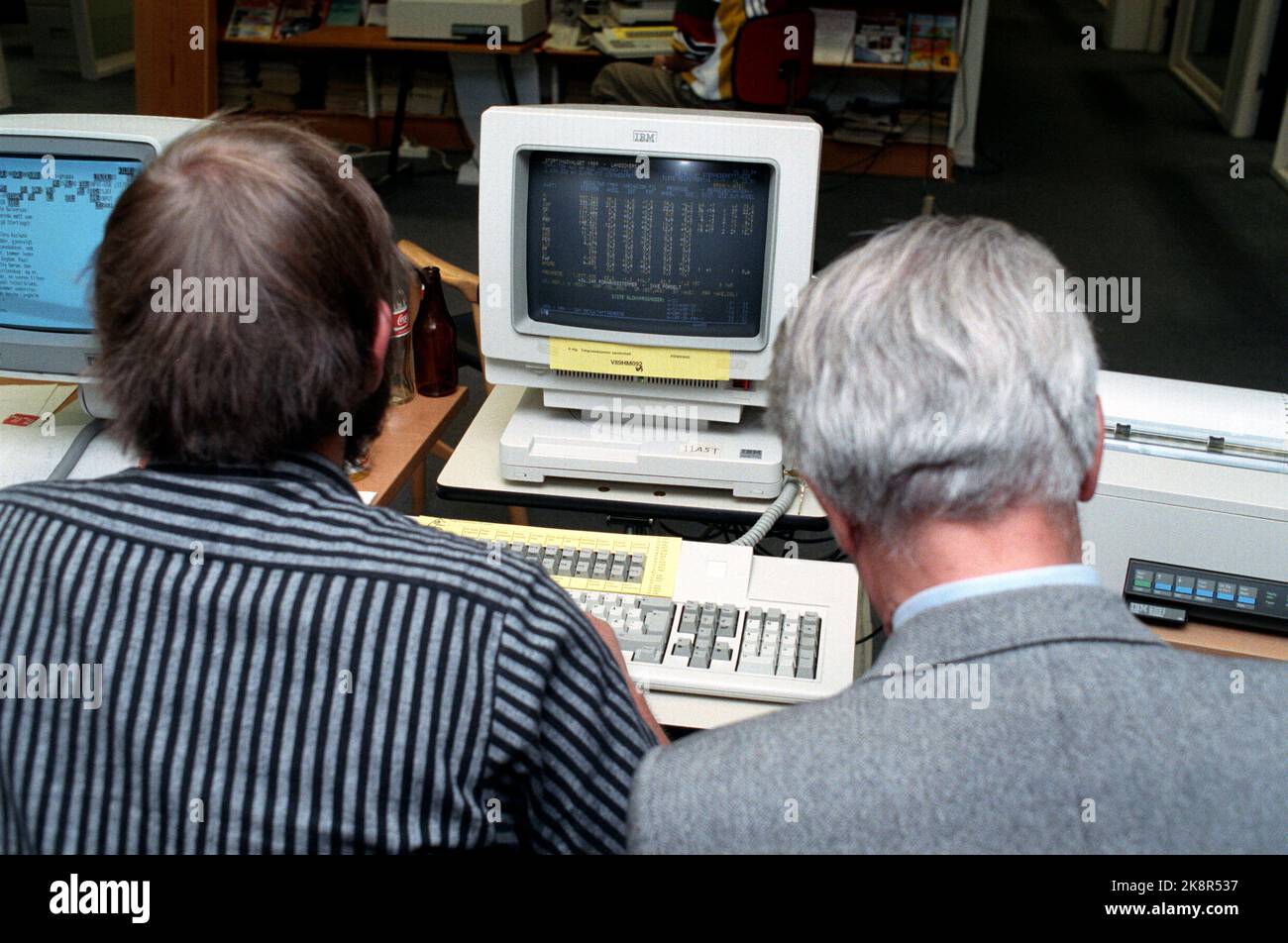 Elections by employees hi-res stock photography and images - Alamy