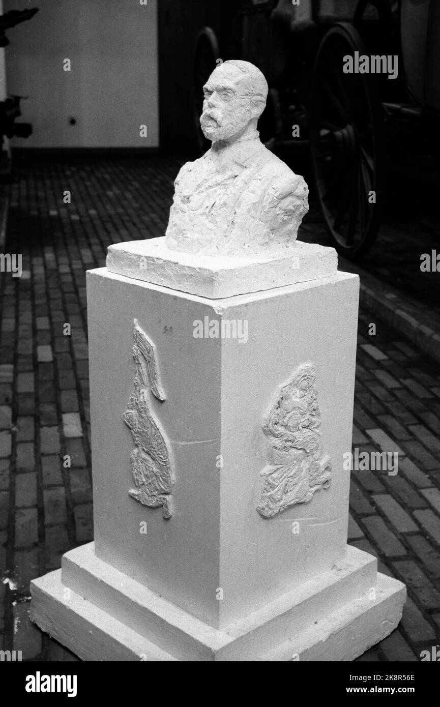 Oslo 19550922 Winner draft Monument to the poet Per Sivle, created by ...