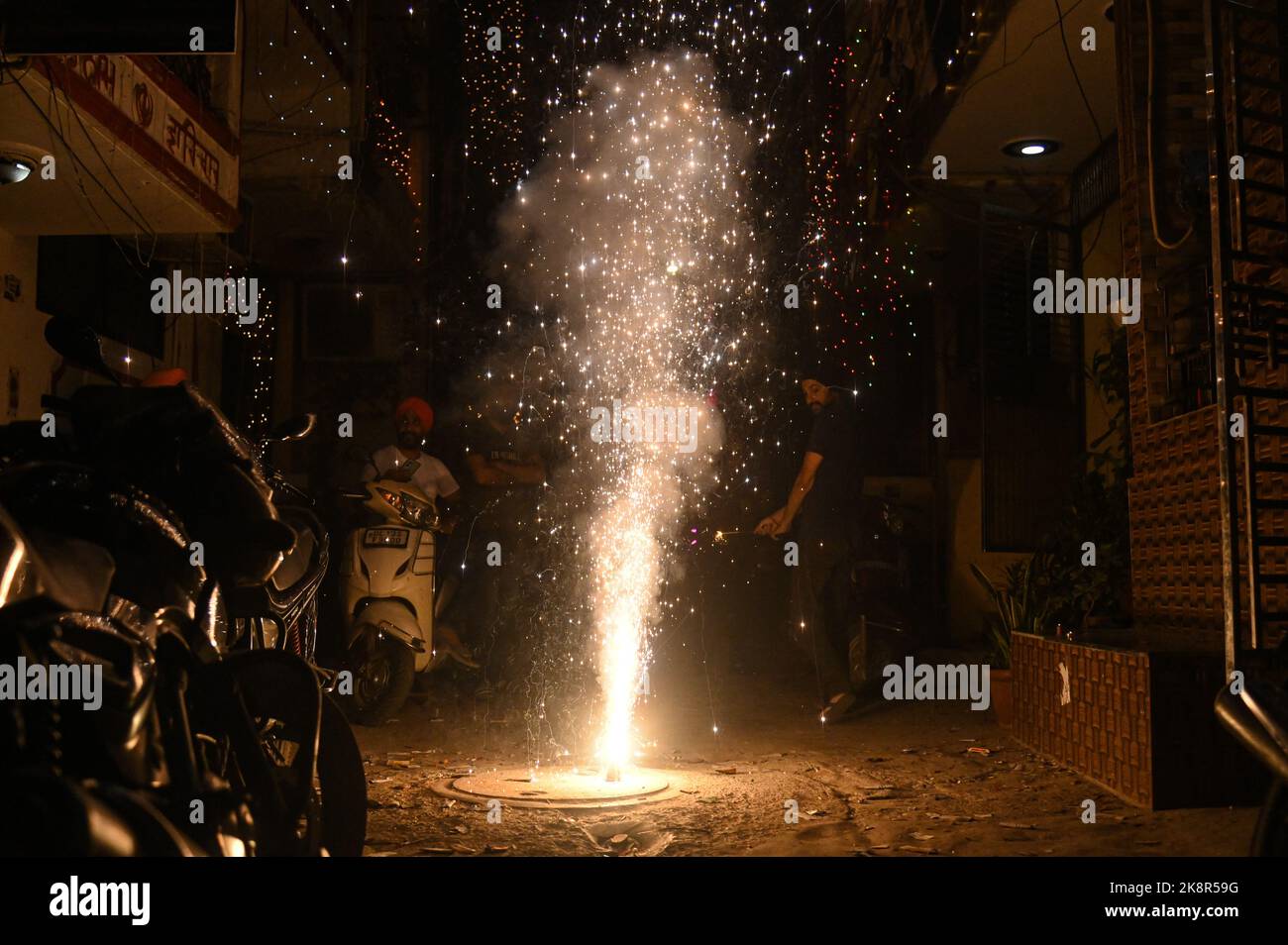 Diwali firecrackers delhi hi-res stock photography and images - Alamy