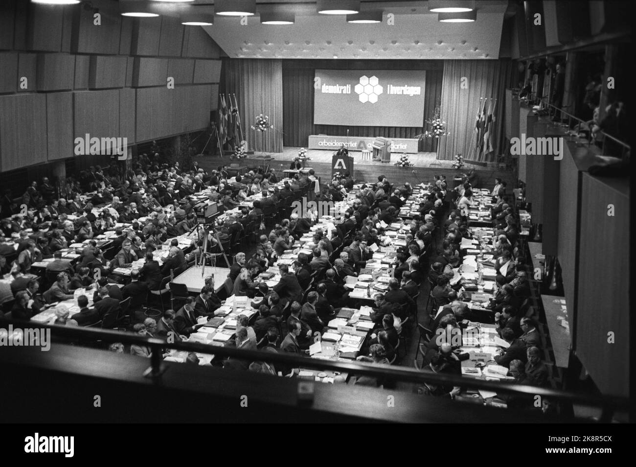 Oslo May 9, 1971. The Labor Party's national meeting. Here's overview ...