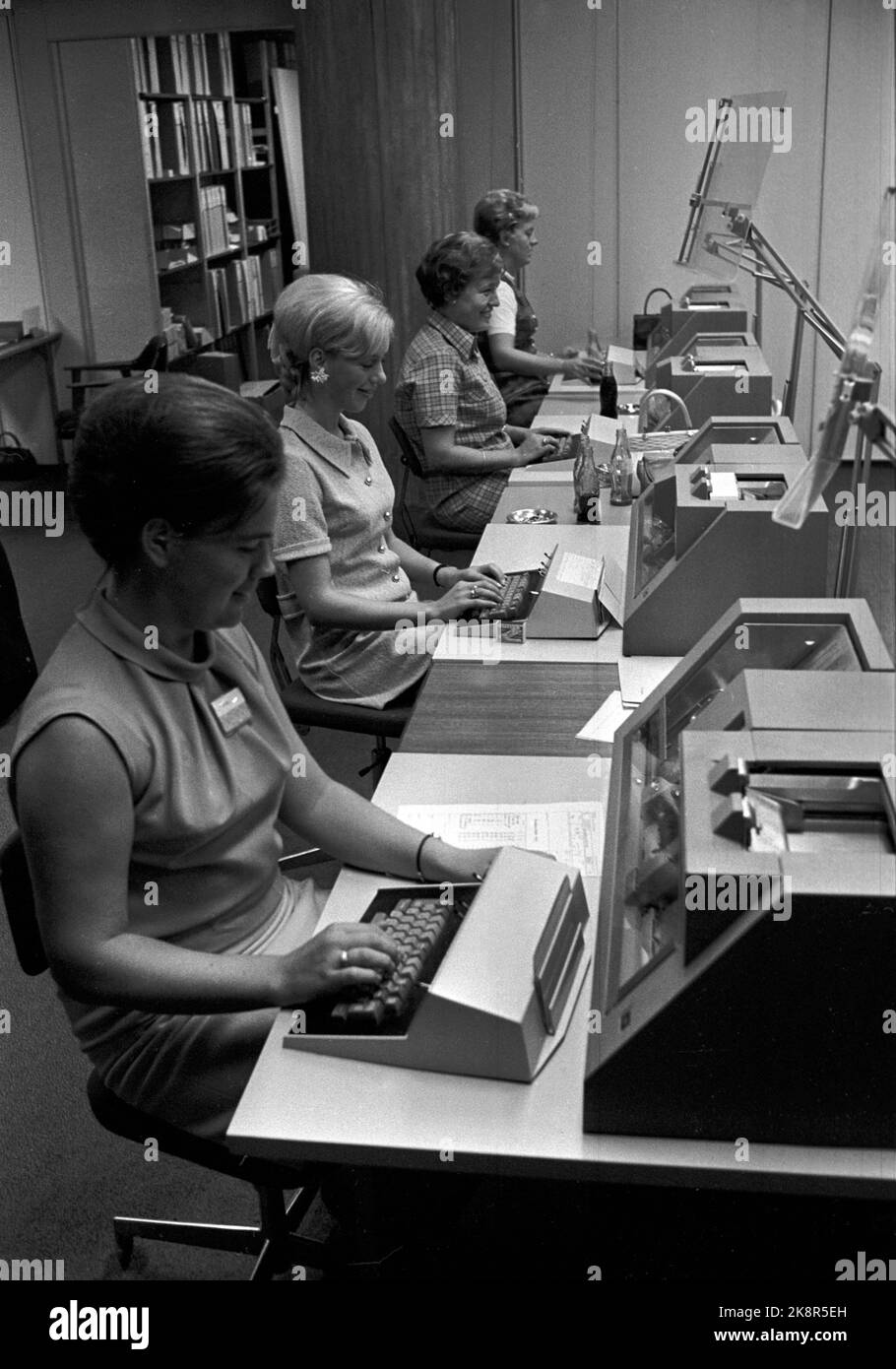 Oslo 19690907 The Storting elections 1969. Punch ladies in the work of ...