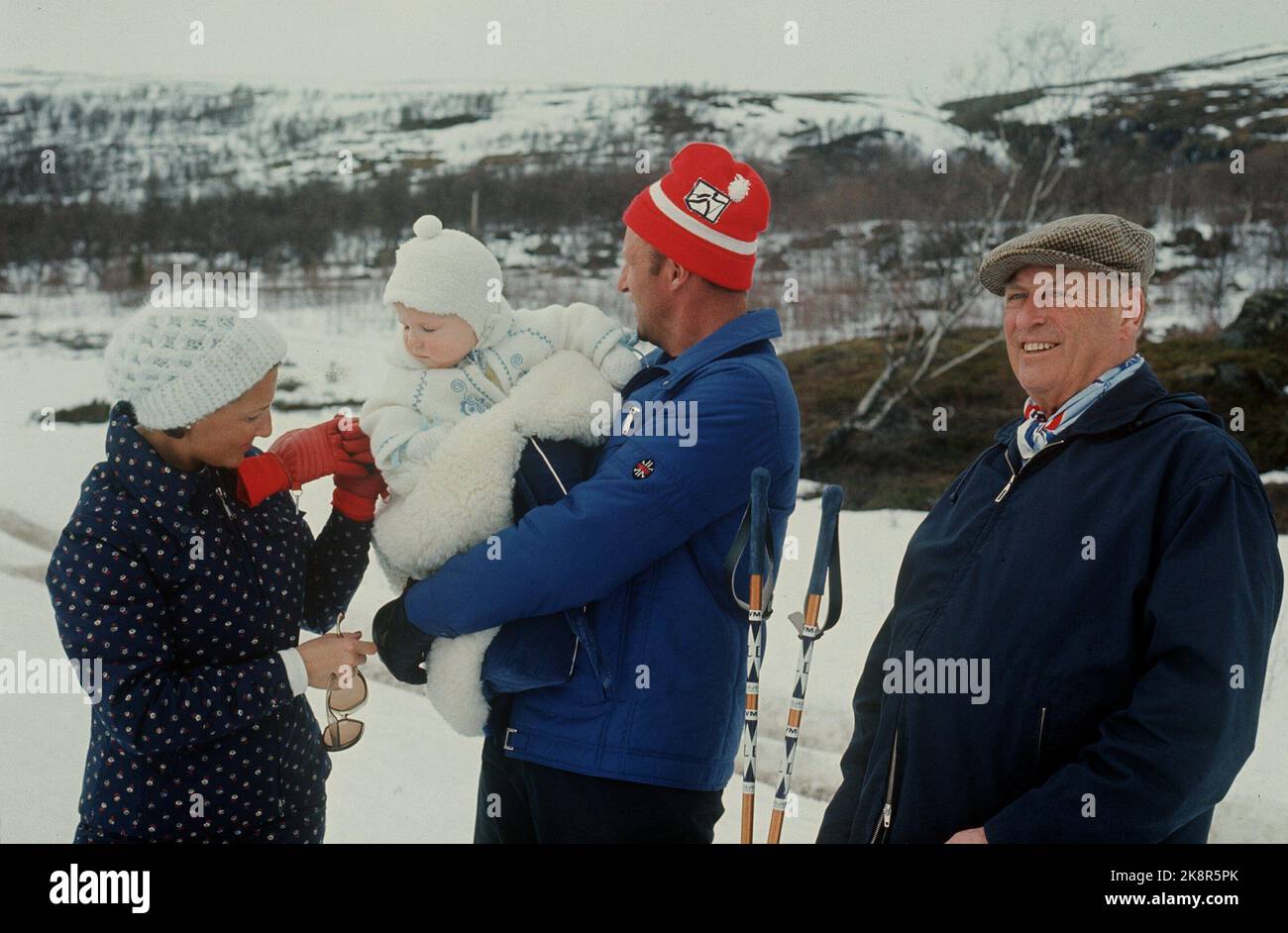 19740413: The Norwegian royal family on Easter holidays in Sikkilsdalen ...
