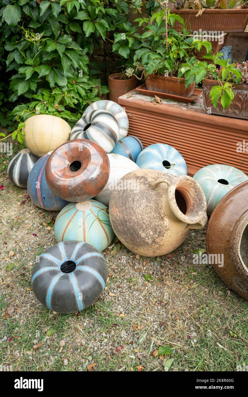 Hand building pottery hi-res stock photography and images - Alamy