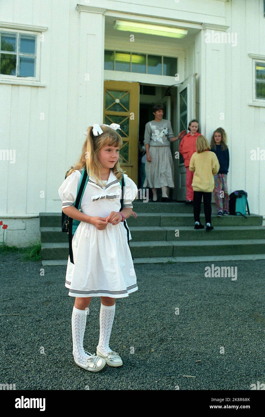 First school day at holm school hi-res stock photography and images - Alamy