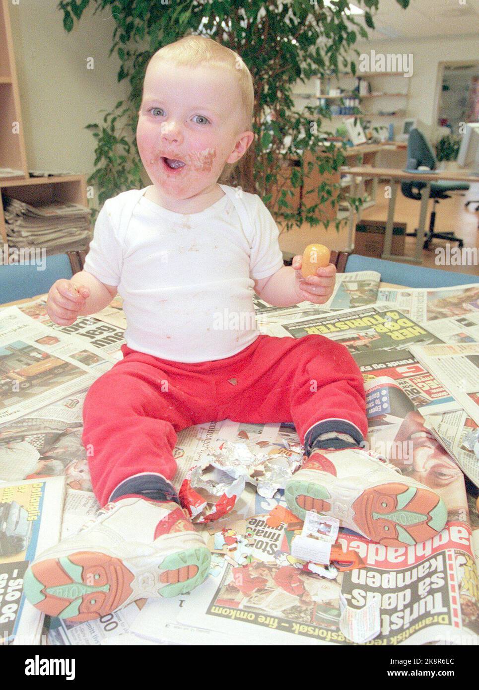 Oslo 19980715. Hannah Engebregtsen enjoys cheeky eggs, but mom has to ...