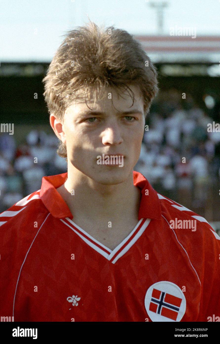 Oslo 19890521. Football player Karl-Petter Løken plays on Norway's ...