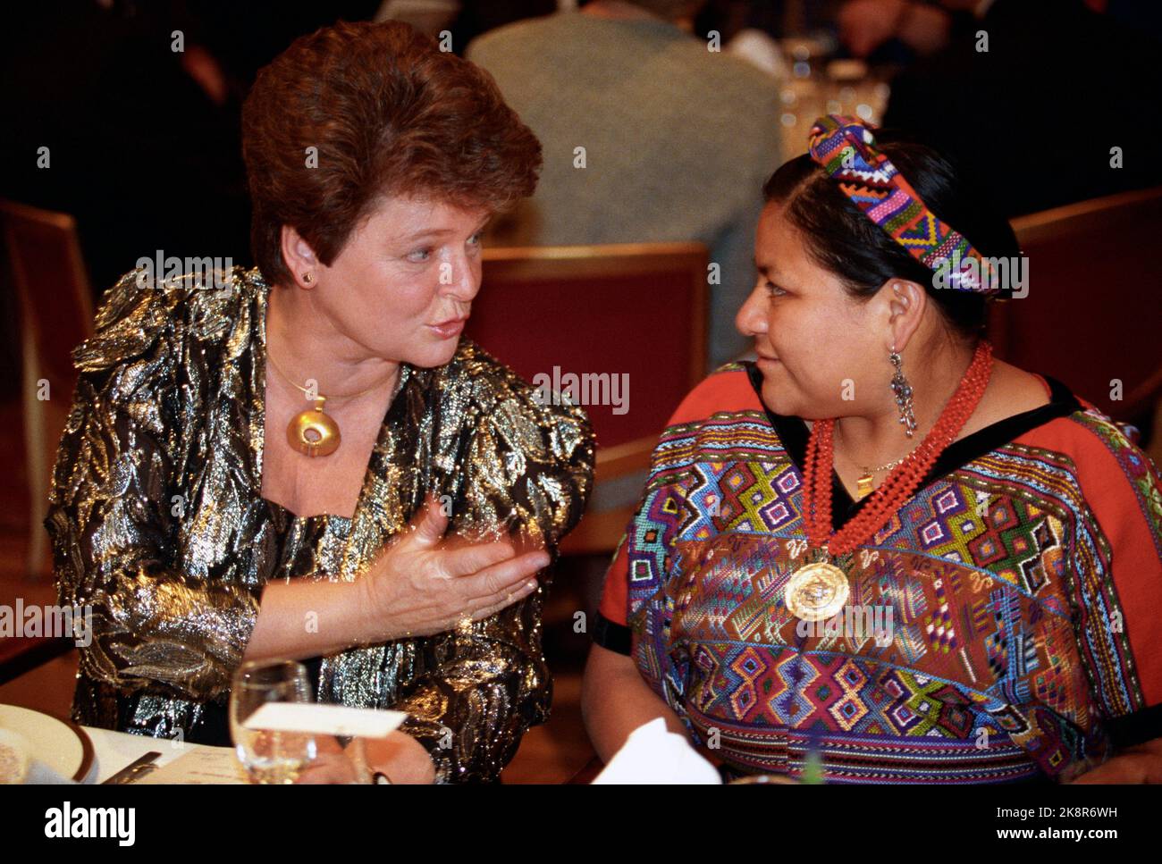 Oslo 19921210: Nobel Peace Prize 1992 to Rigoberta Mendchu (34) from ...