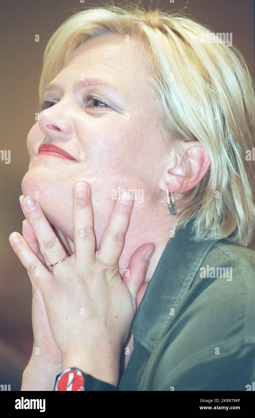 Oslo 19970503: The national meeting of the Socialist Left Party chose ...