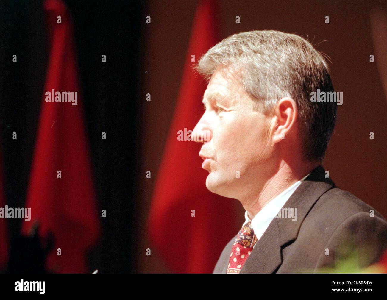 Knut falch scanfoto ntb national meetings alone profile portrait hi-res stock photography and ...