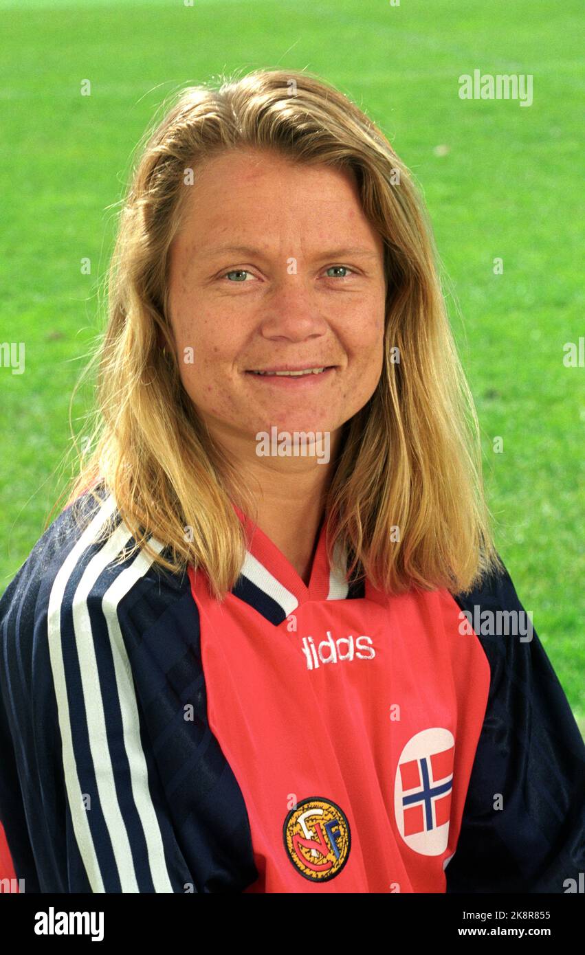 Knut falch scanfoto alone portrait hi-res stock photography and images ...