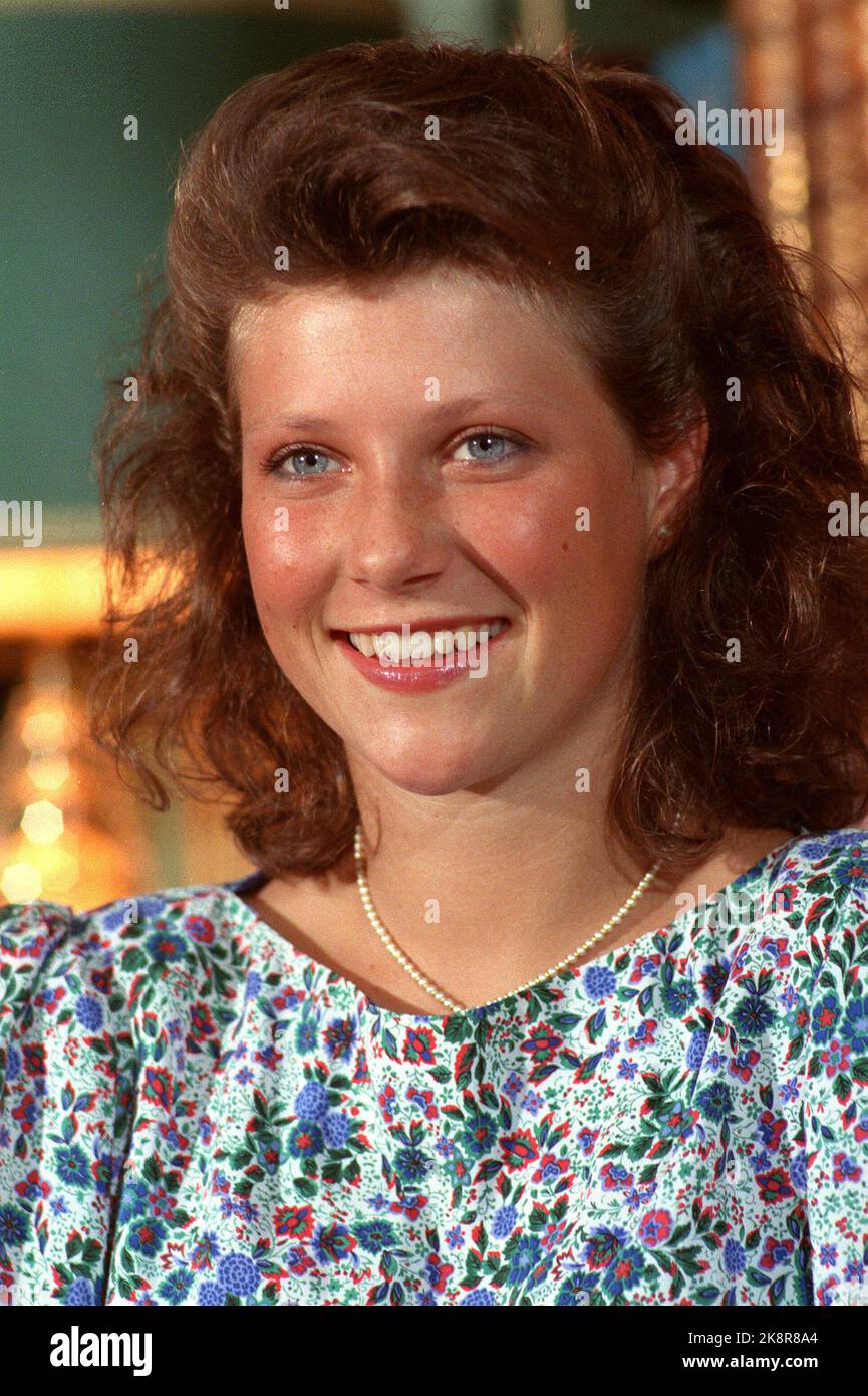 Inge gjellesvik ntb happiness alone portrait hi-res stock photography ...