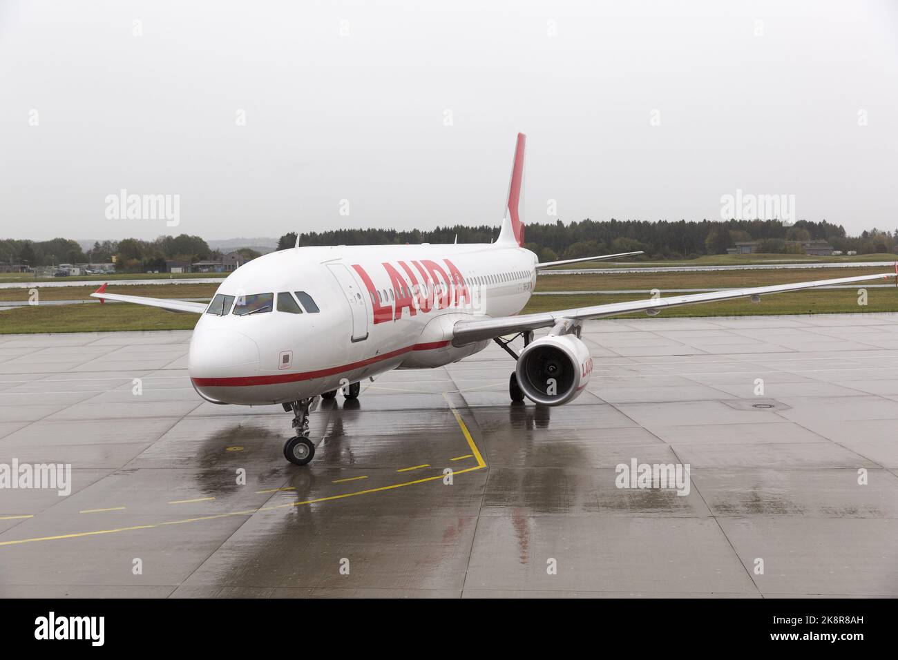 Lauda air airplane Stock Photo - Alamy