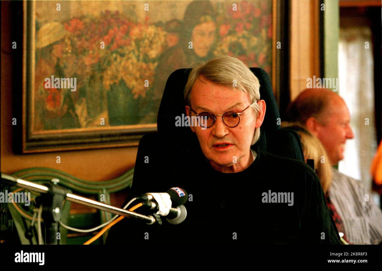 Berit roald press conferences alone books portrait hi-res stock ...