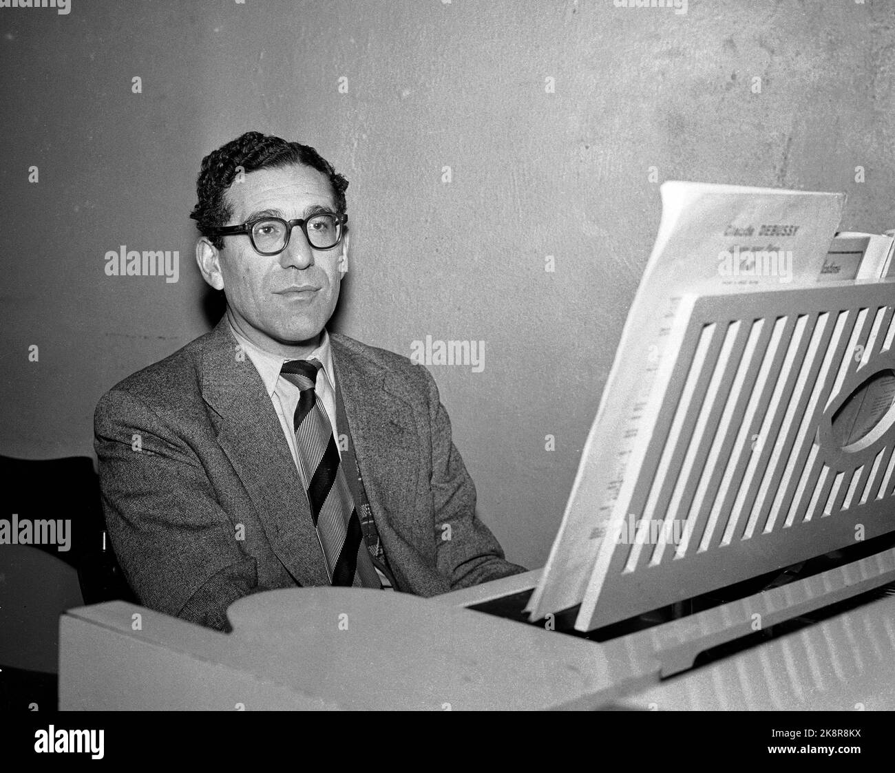 Oslo 19570204 pianist robert levin at the grand piano photo hi-res ... Oslo 19570204 pianist robert levin at the grand piano photo hi-res ...