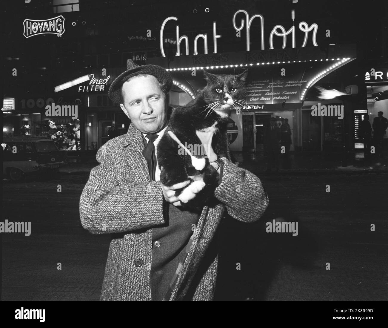 Advertising hands Black and White Stock Photos & Images - Alamy