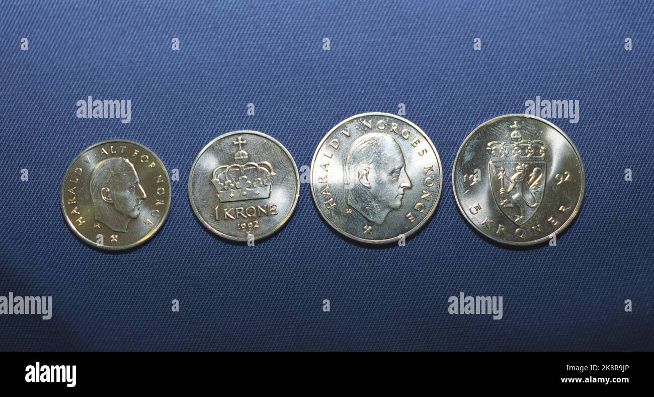 Kongsberg 19920401. Royal Coin presents one of the new coins with ...