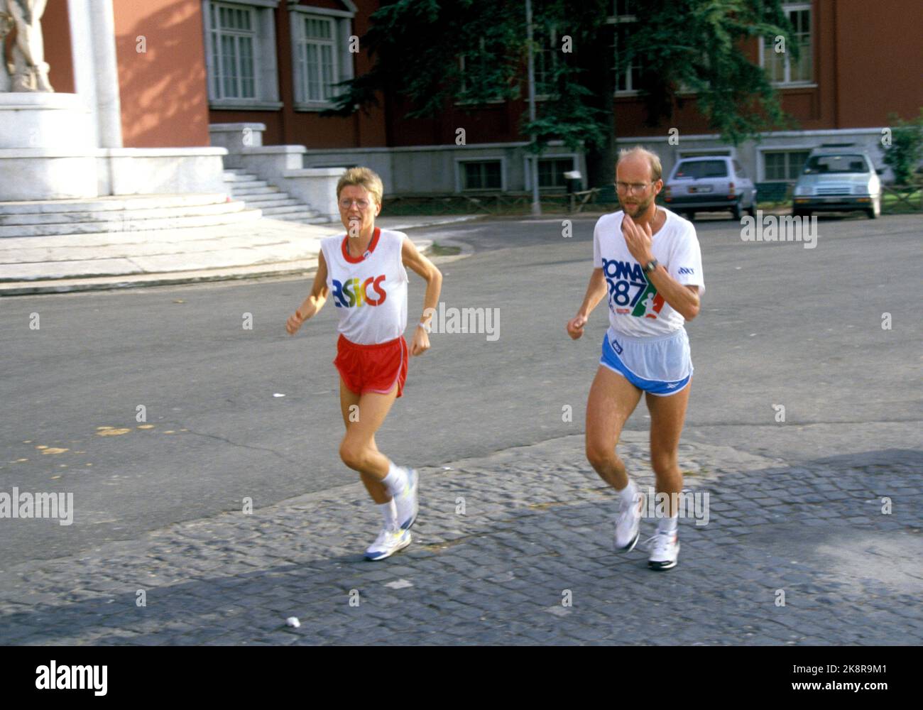 Per lochen ntb ntb running exercises full figure action training hi-res ...