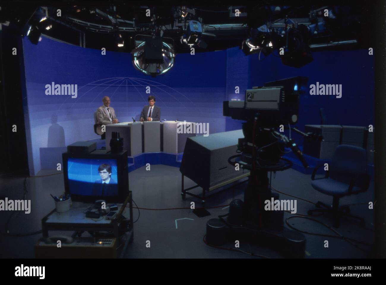 Nrk dagsrevyen studio hi-res stock photography and images - Alamy