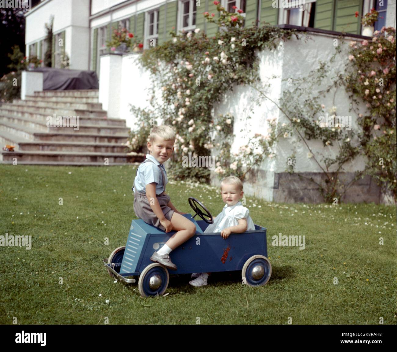 Skaugum 19580727. Princess Ragnhild Lorentzen with the children ...