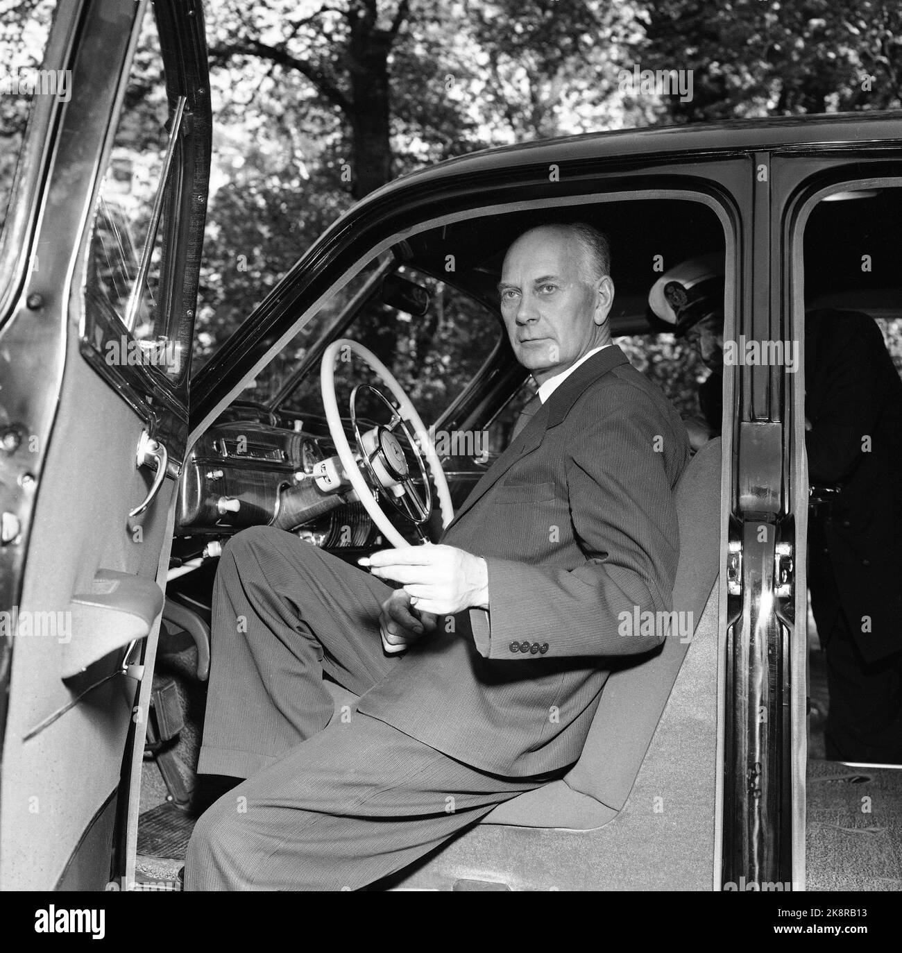 Oslo 19560530 Prime Minister Einar Gerhardsen finally receives the car ...