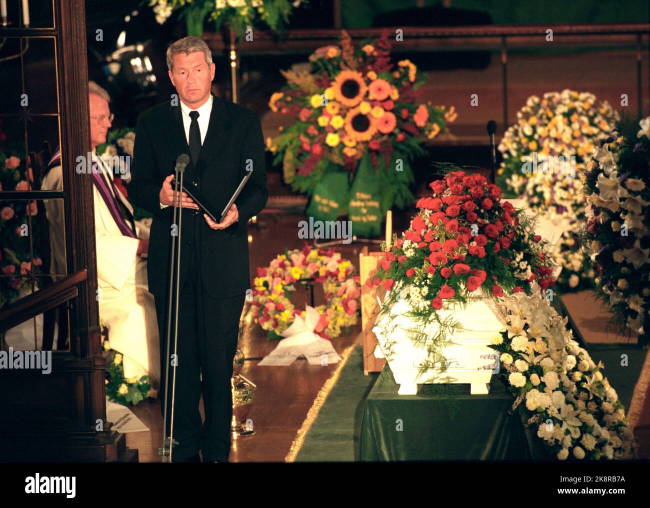 Erik johansen scanfoto ntb sorrow funerals hi-res stock photography and ...