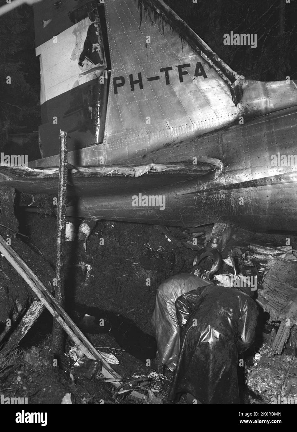 Hurum. A Dutch aircraft with, among other things, 29 Jewish Refugees ...