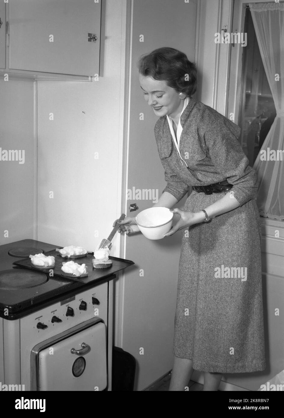 Oslo 19550209 "Mr. and Mrs. Lykke" Illustration photos to article on ...