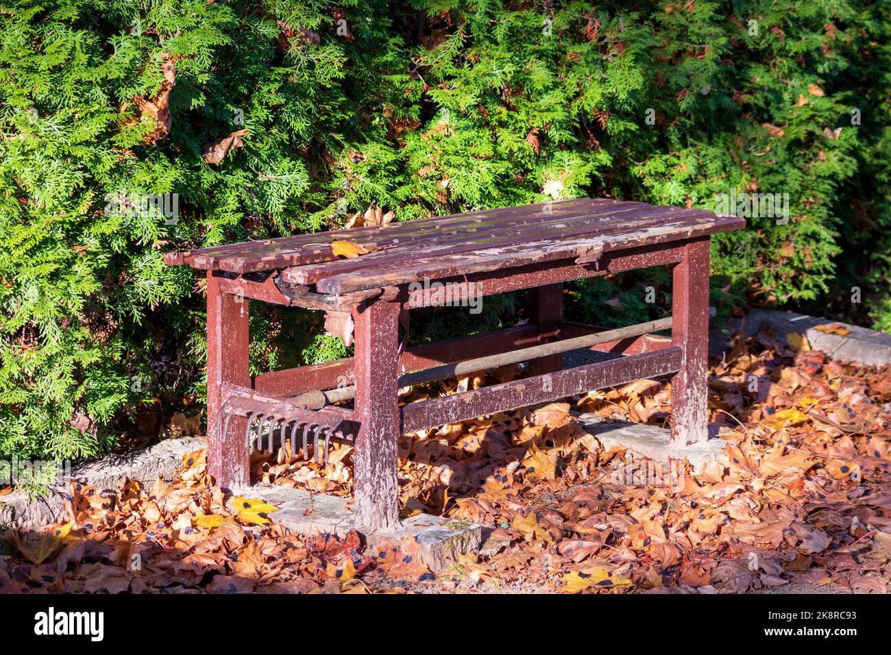 Rotten wooden bench hi-res stock photography and images - Alamy