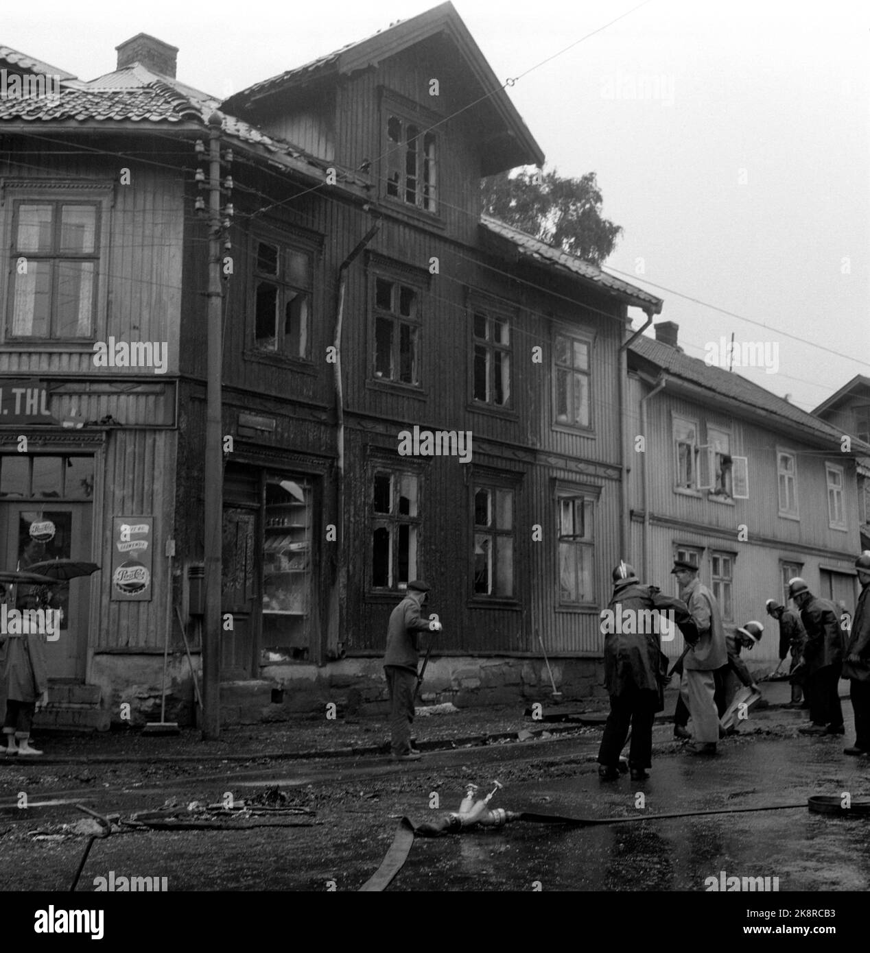 Oslo 19580802. Dramatic fire in a tram in the intersection Strømsveien ...