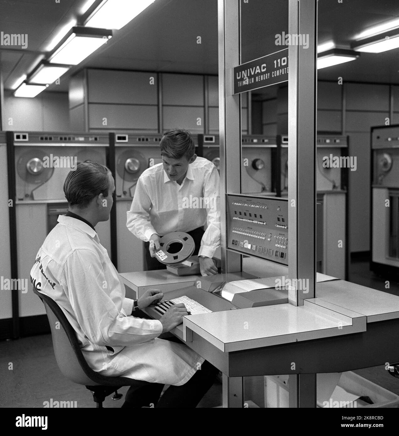 Oslo 19651027 A glimpse of some of the electronic machines / computers ...