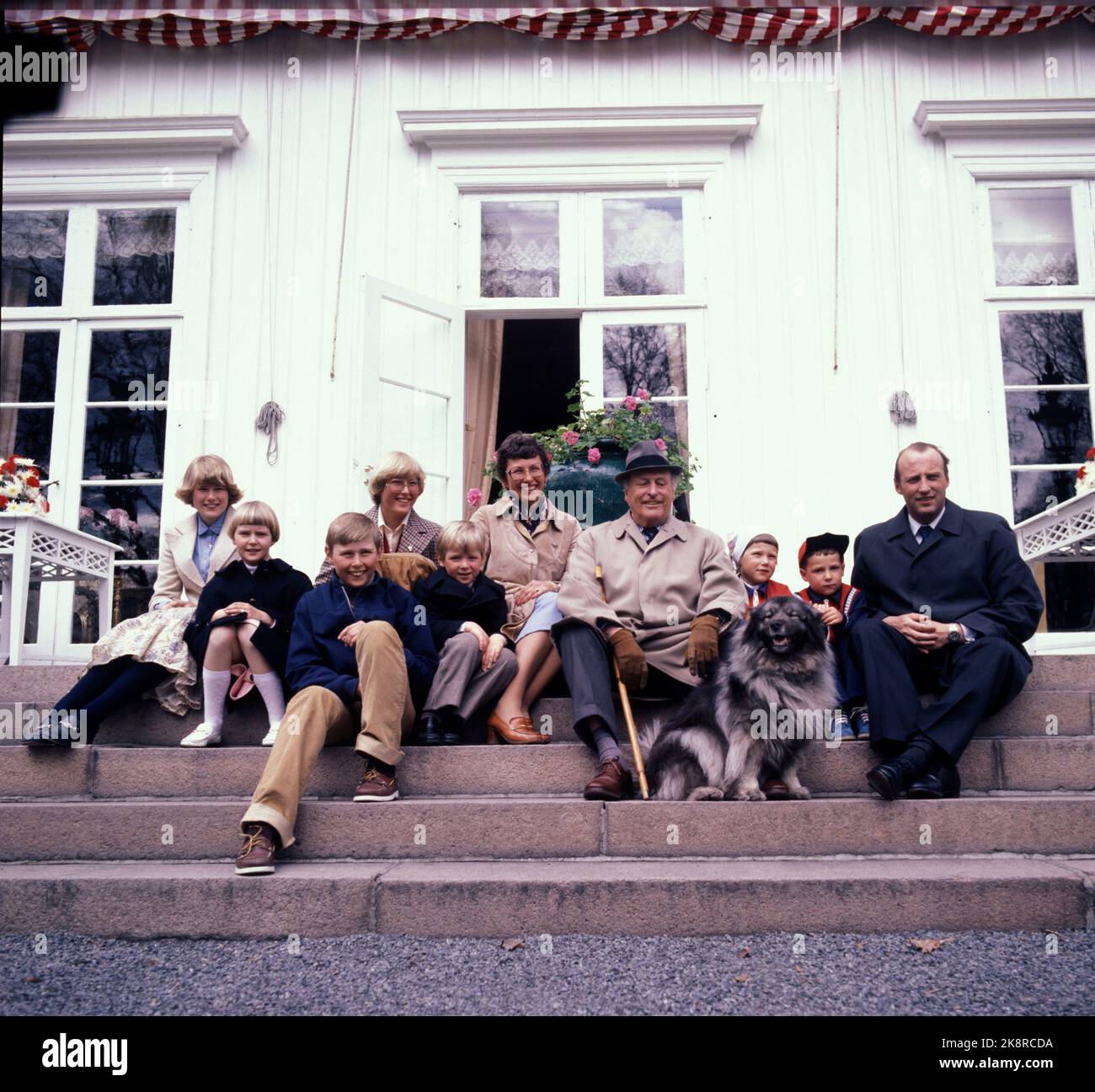 Oslo 1978-05-10: King Olav with the family at Bygdøy Kongsgård. King ...