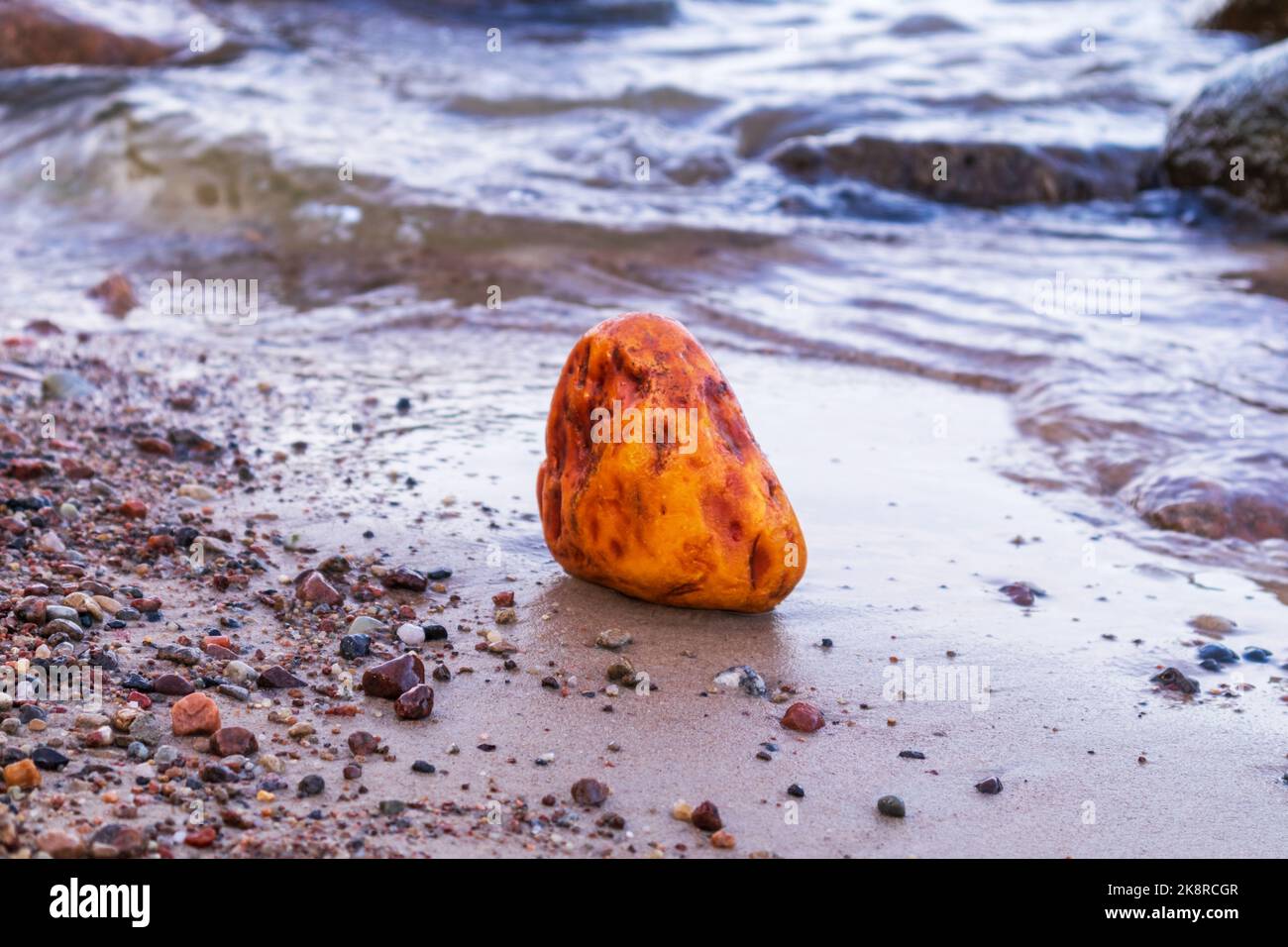 Yellow shell rocks hi-res stock photography and images - Alamy