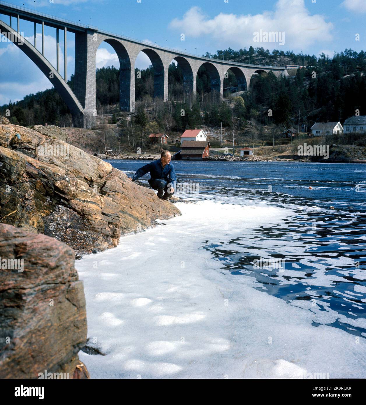 Erik thorberg ntb ntb water pollution bridge contamination fjord hi-res ...