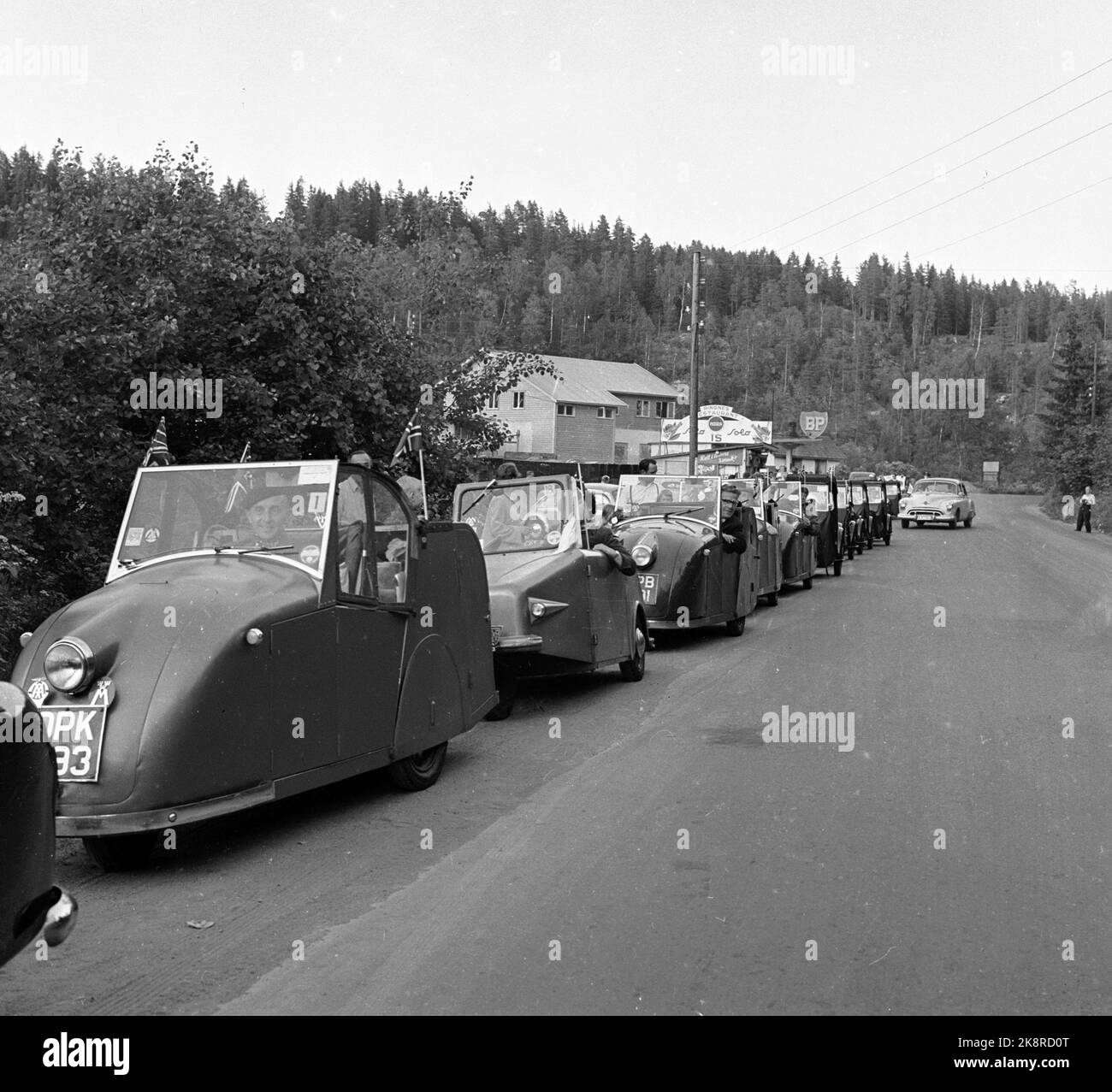 Oslo 19520617 Twenty war invalid from England on tour in Norway. Here ...