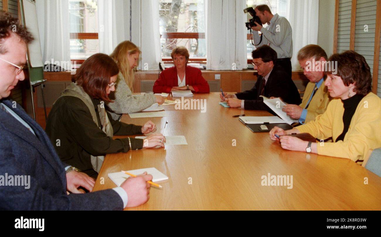 Berit roald ntb press photographers political meetings hi-res stock ...