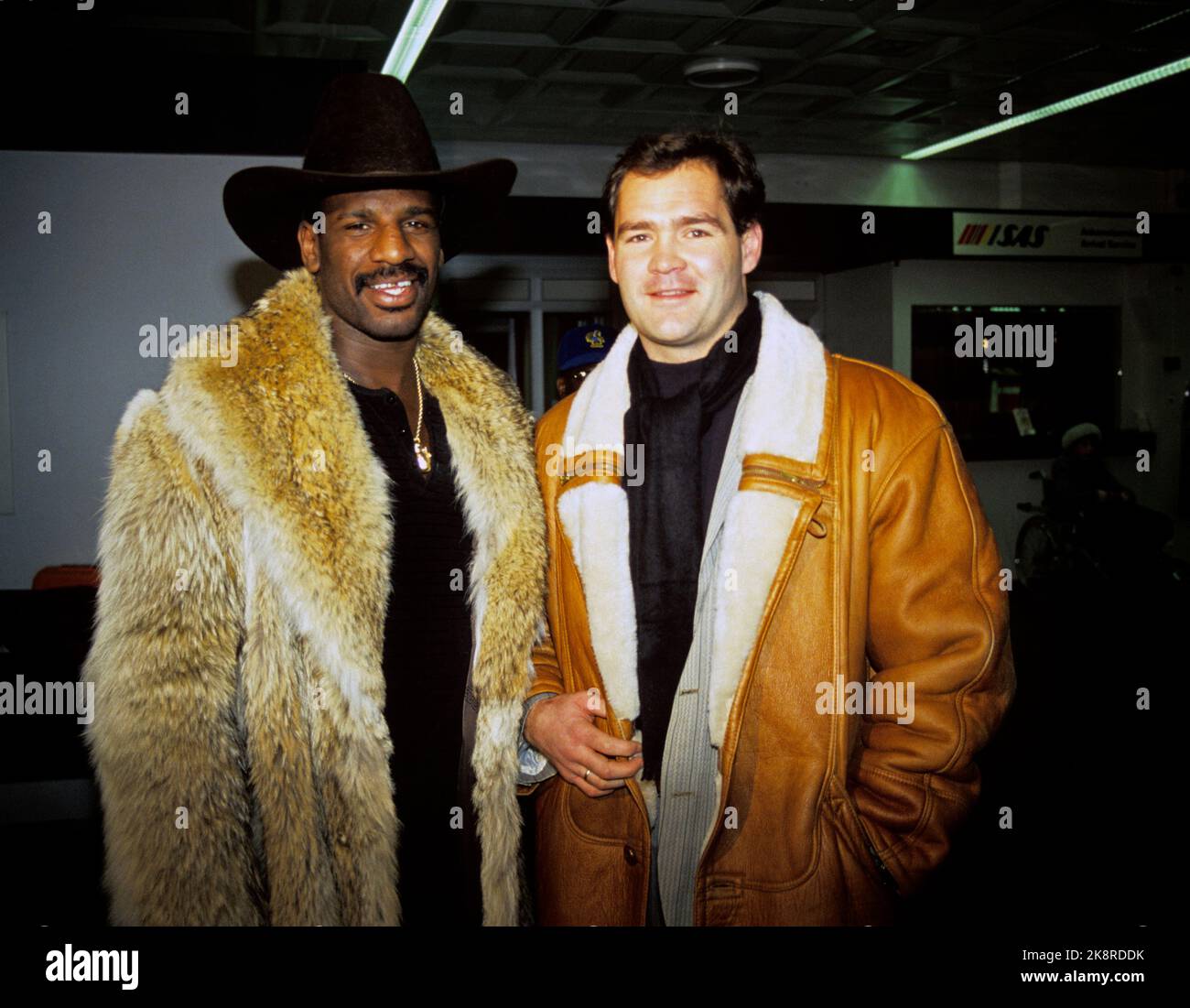 Oslo 19881203. Heavyweight boxers Steffen Tangstad and Michael Spinks ...
