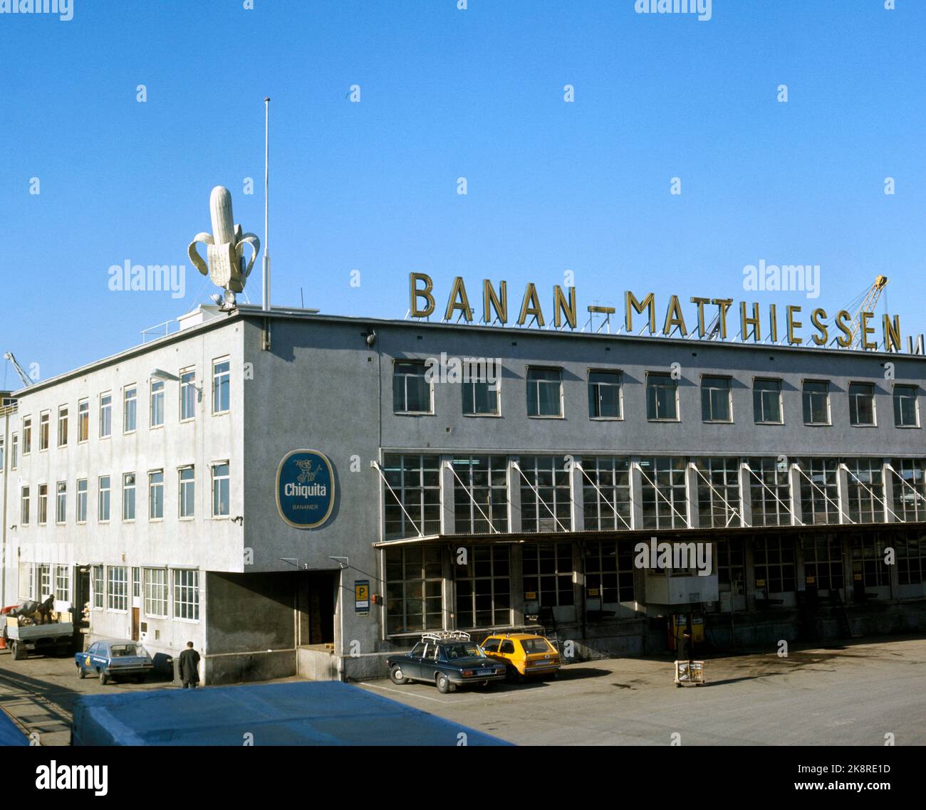 Oslo 1975 Banan-Matthiessen's sculpture of a banana at the top of Banan ...