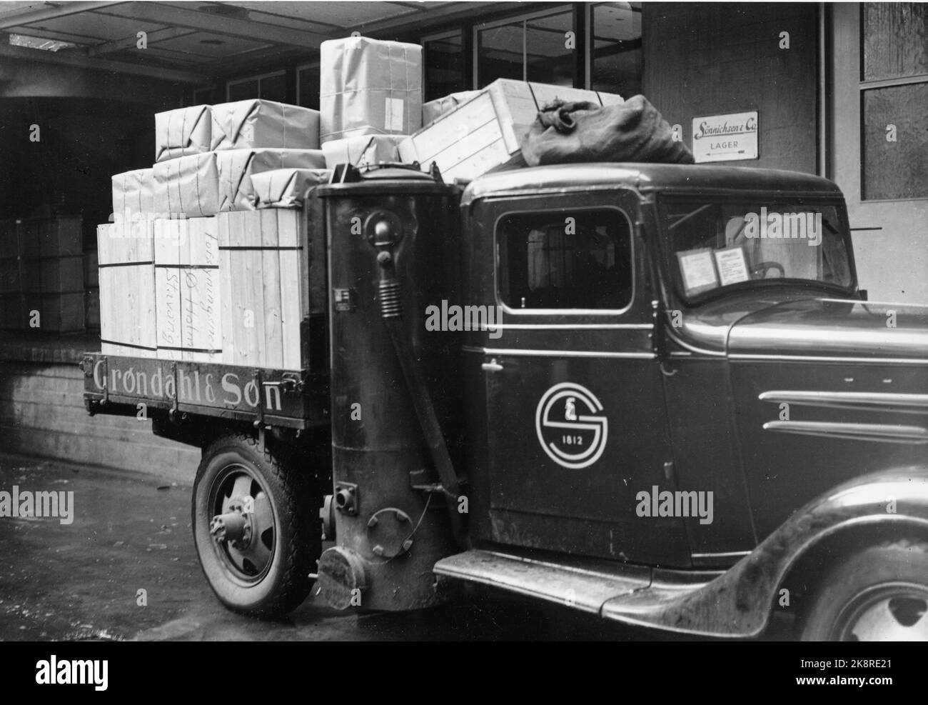 Ntb ntb form of energy rationing cars hi-res stock photography and ...