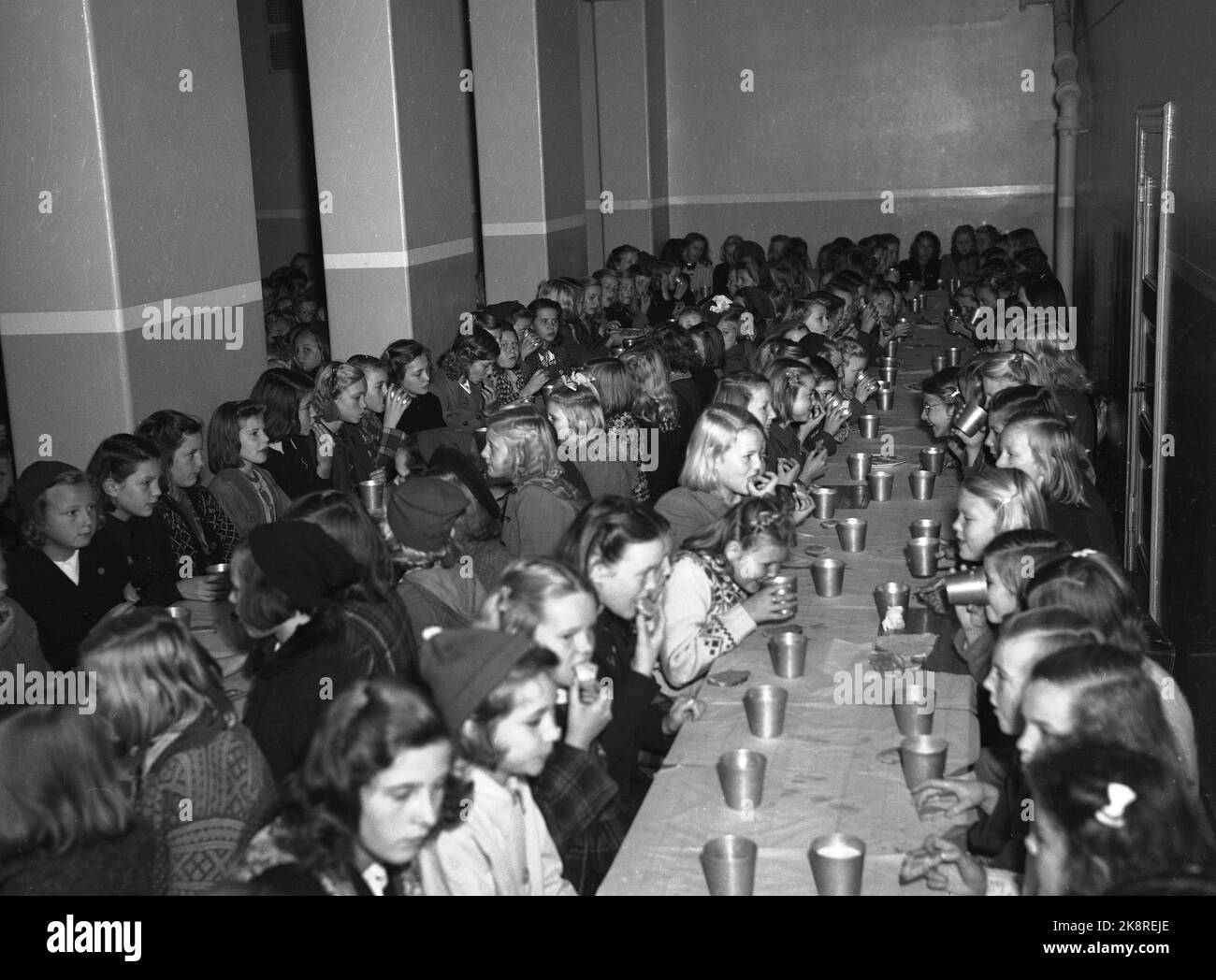 Oslo 19470111 A day at Bjølsen school. Nationwide drawing competition ...