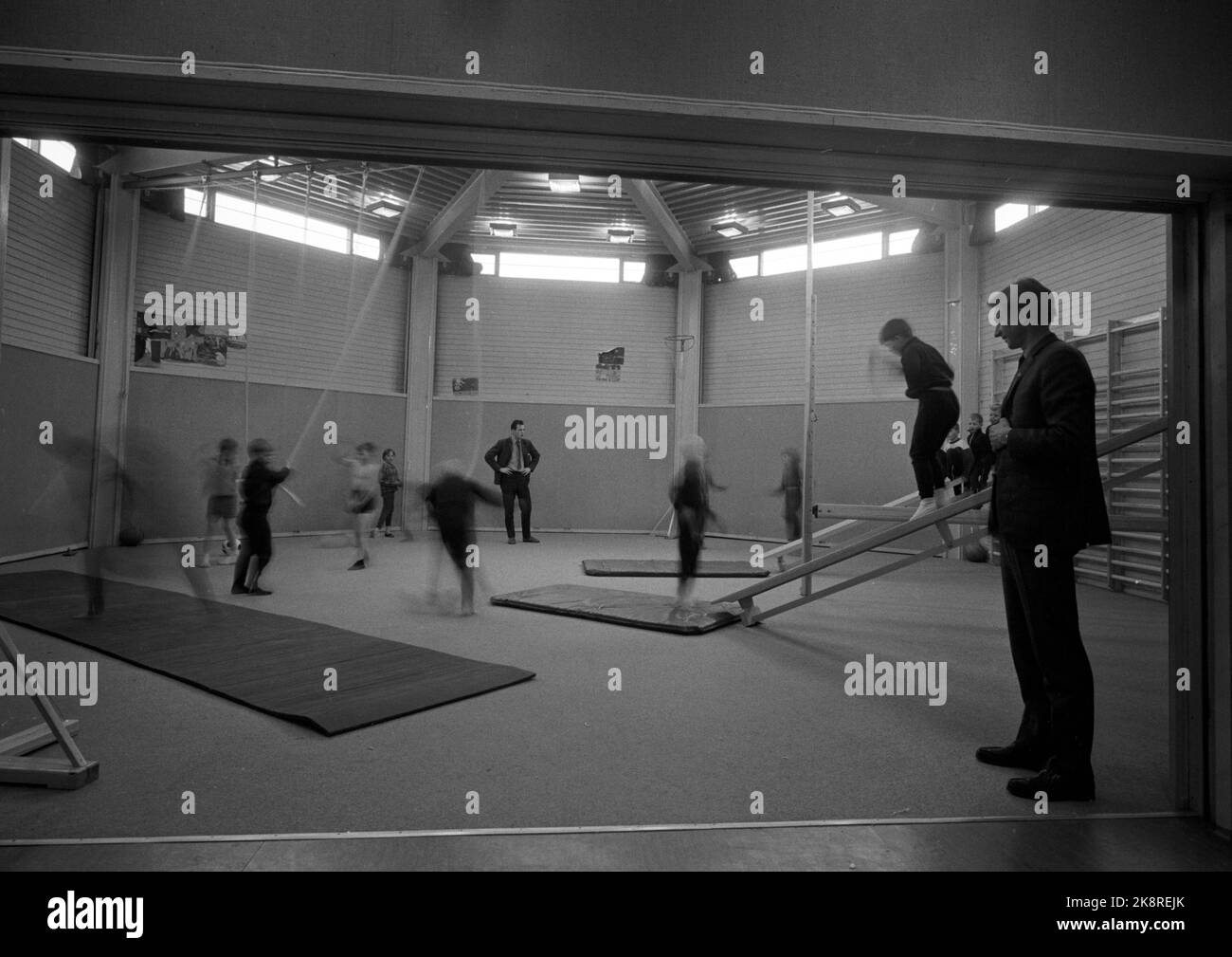 Hvaler 19691206 The Eight Edge of Hvaler The school was designed by Ole ...