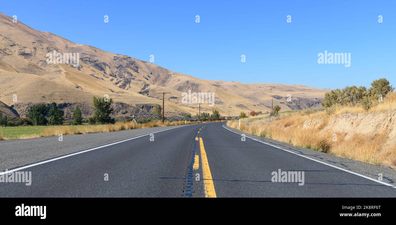 State Route 821 passing through the Yakima Canyon in Central Washington ...