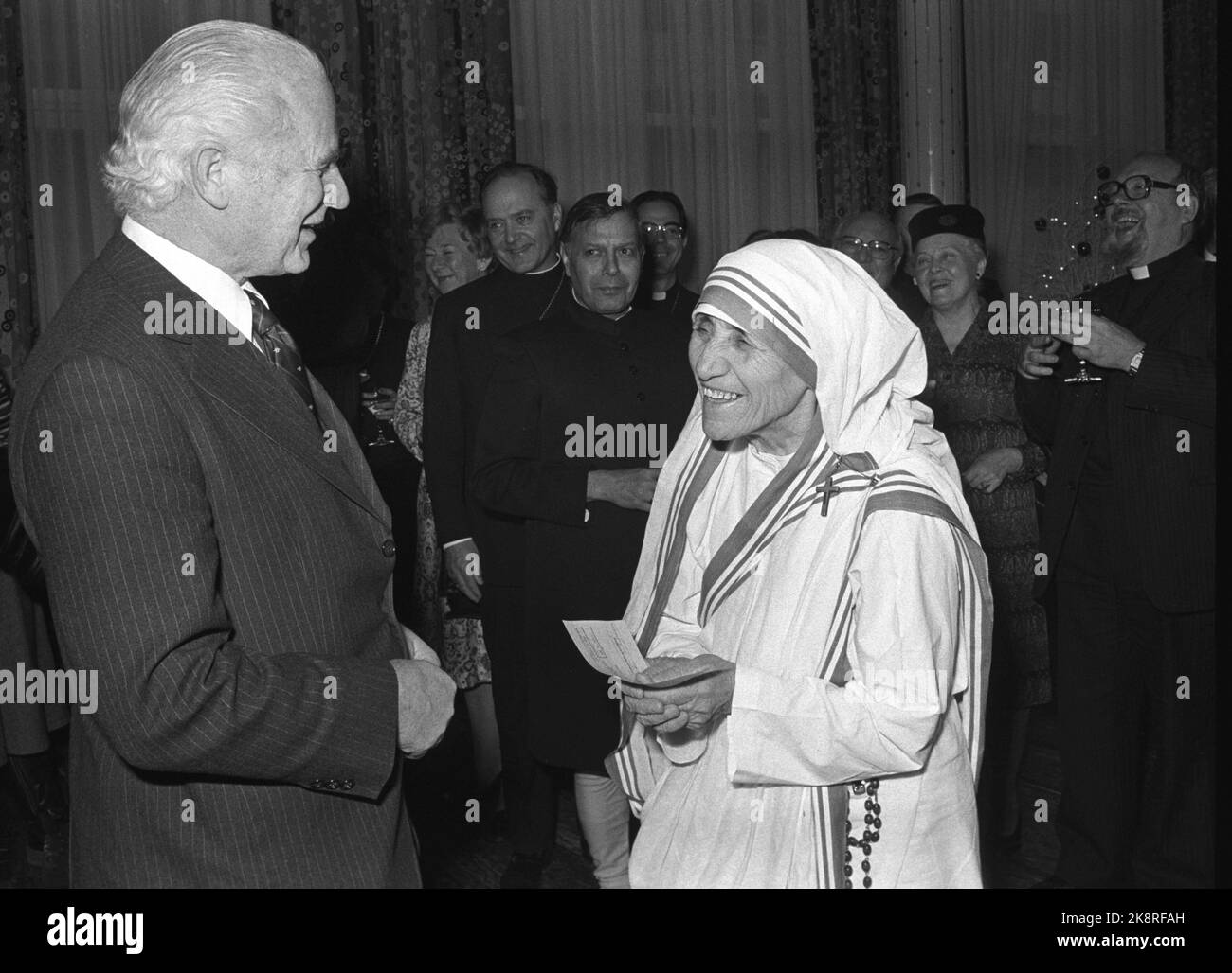 Mother teresa presents a check of nok 30 hi-res stock photography and ...