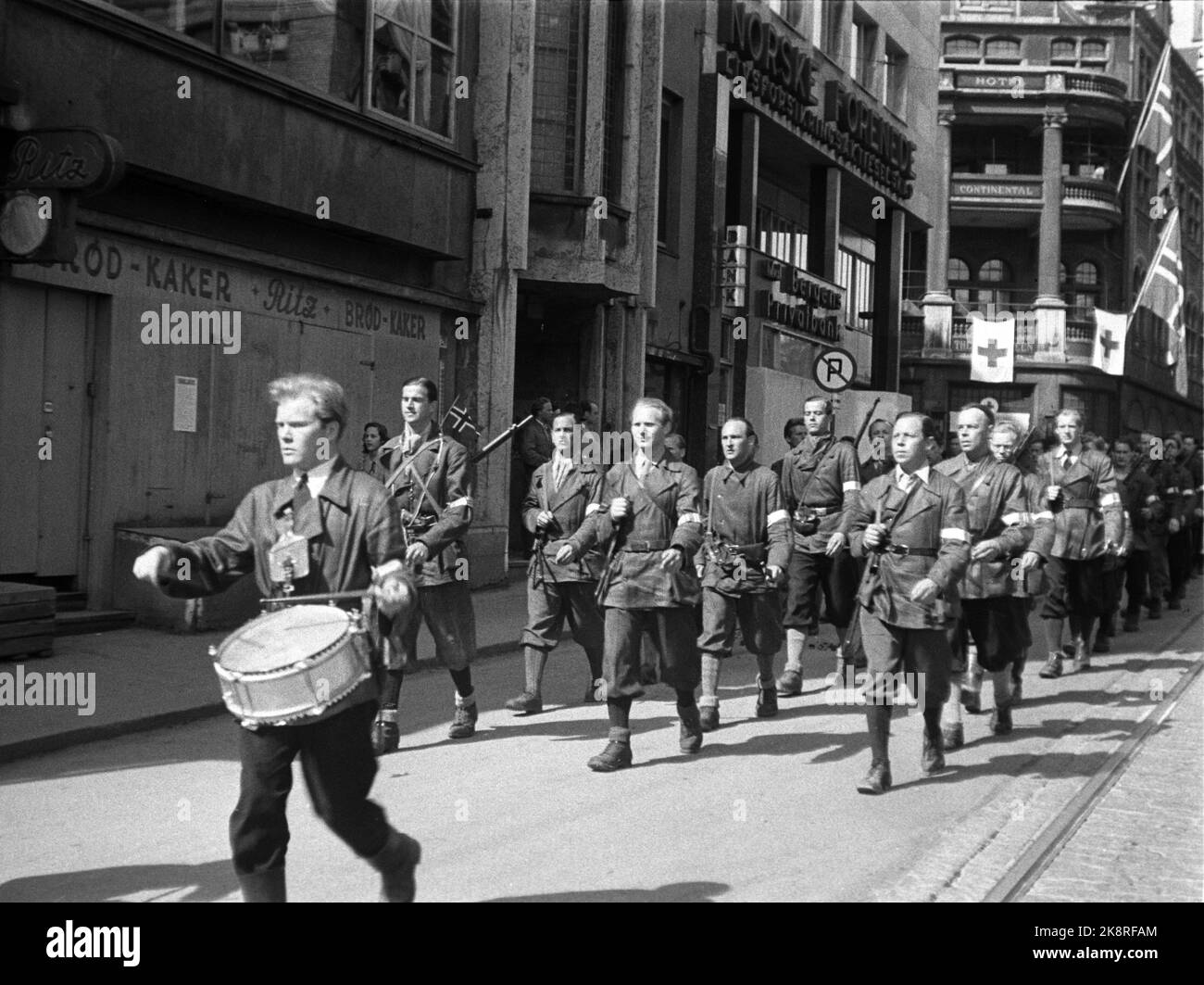 1945 soldiers hi-res stock photography and images - Alamy