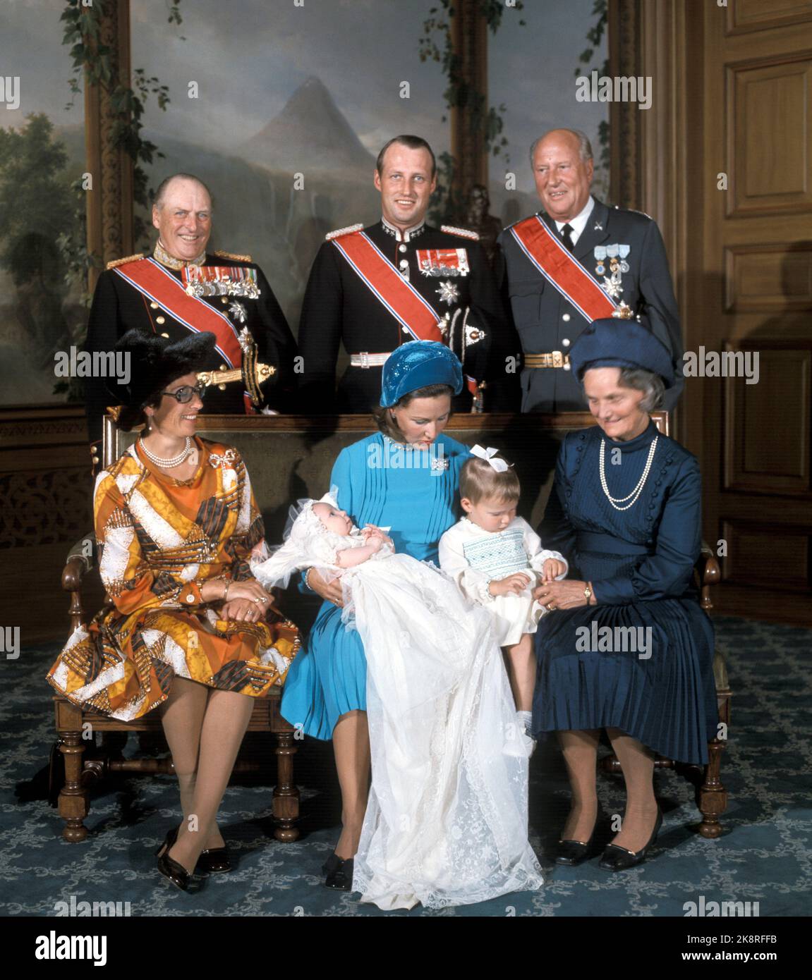 Oslo 19730920: The family picture from the birdworks at the castle with ...