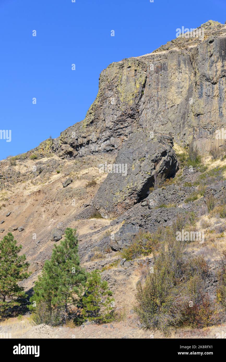 Steep basalt cliff in Central Washington in fall Stock Photo - Alamy